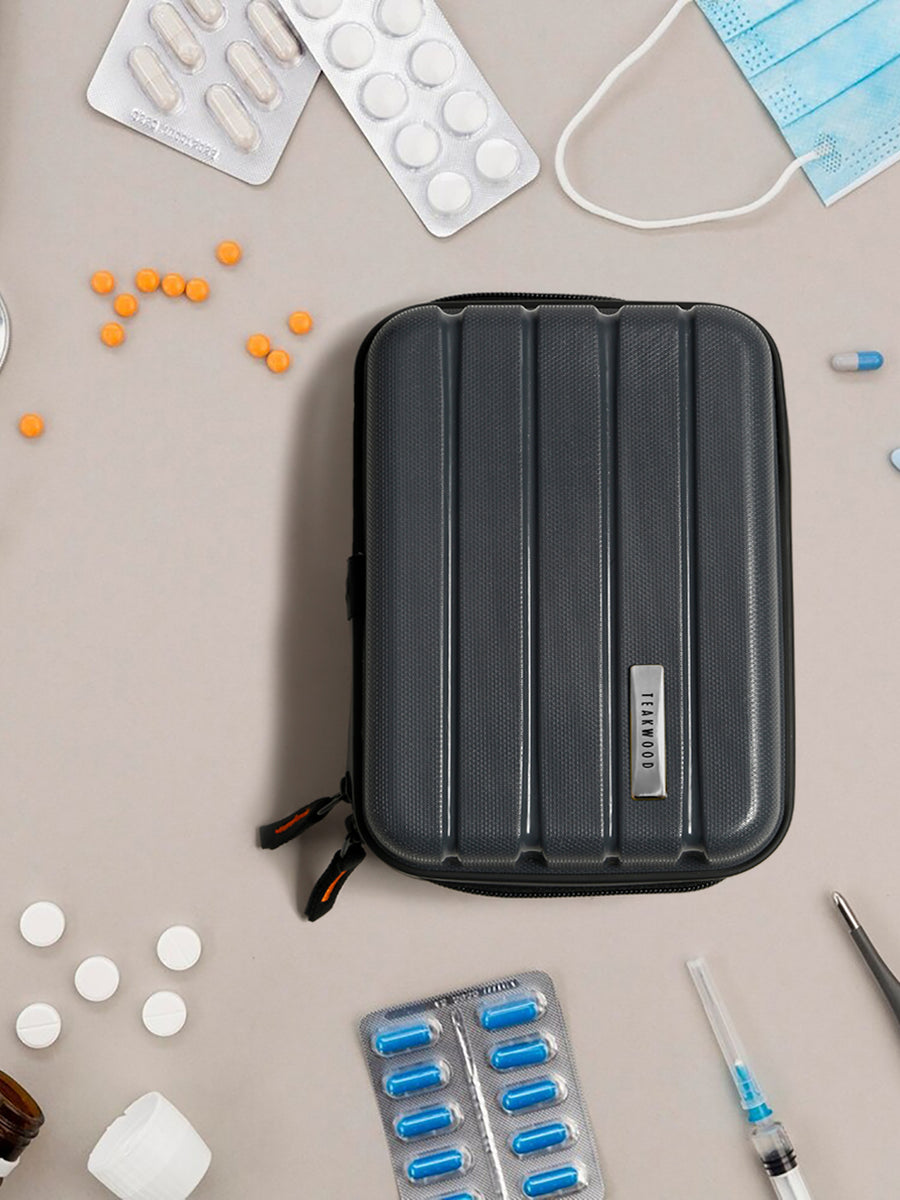 Compact hard-shell organizer – Teakwood Leathers